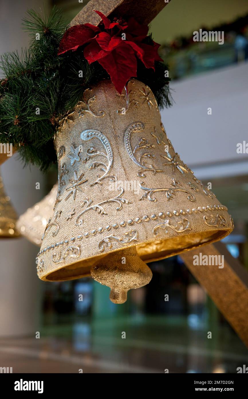 Hong kong pacific place shopping mall hi-res stock photography and ...