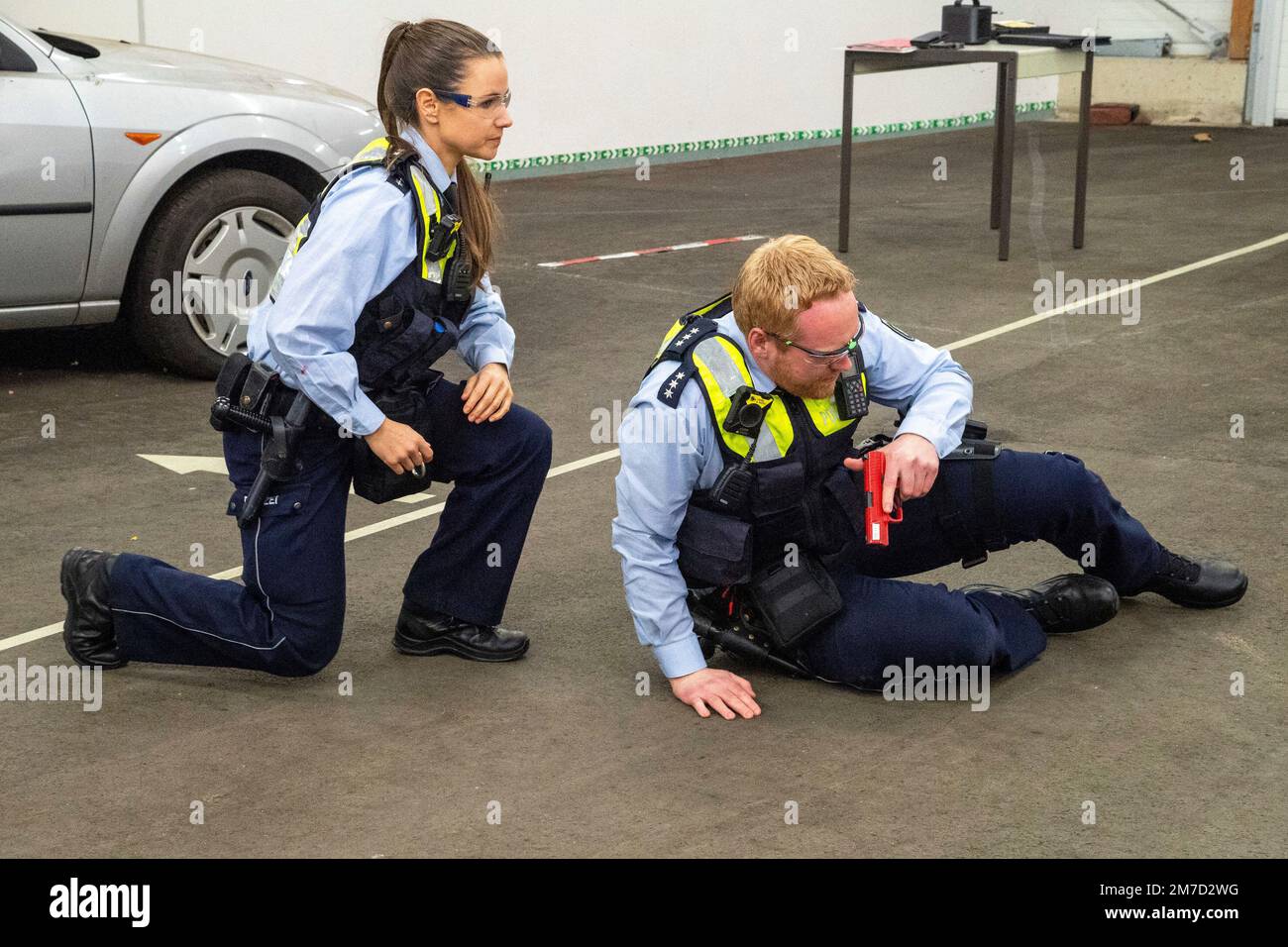 Dusseldorf, Deutschland. 09th Jan, 2023. Simulation of a knife attack ...