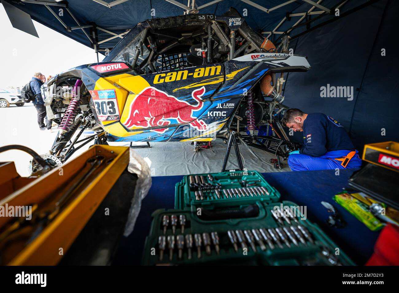 South Racing mechanic at work during the Rest Day of the Dakar 2023 in ...
