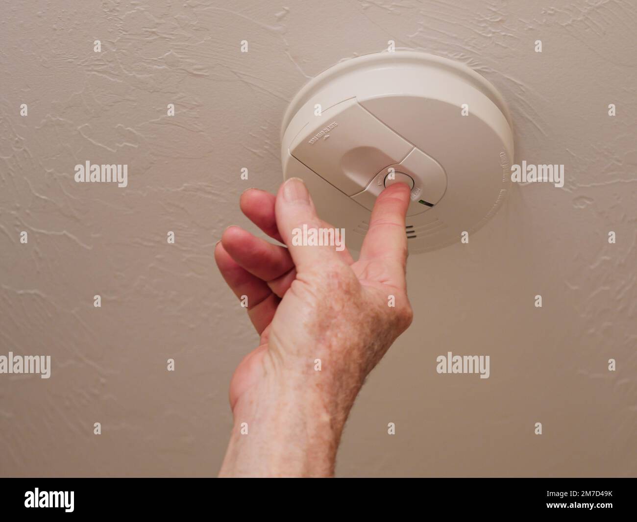 Installing smoke detector hi-res stock photography and images - Alamy