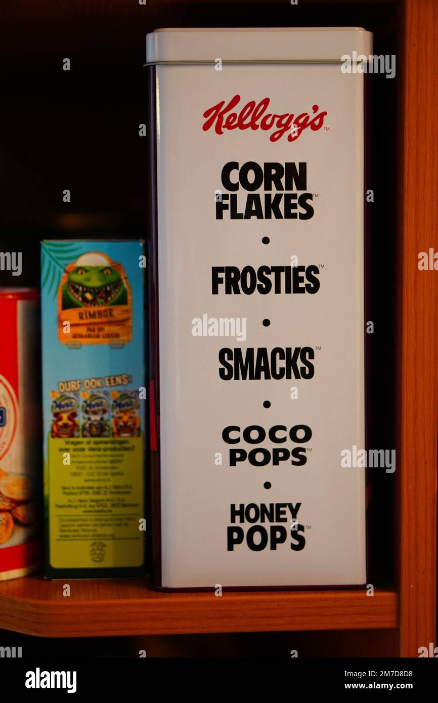 Kelloggs corn flakes box hi-res stock photography and images - Alamy