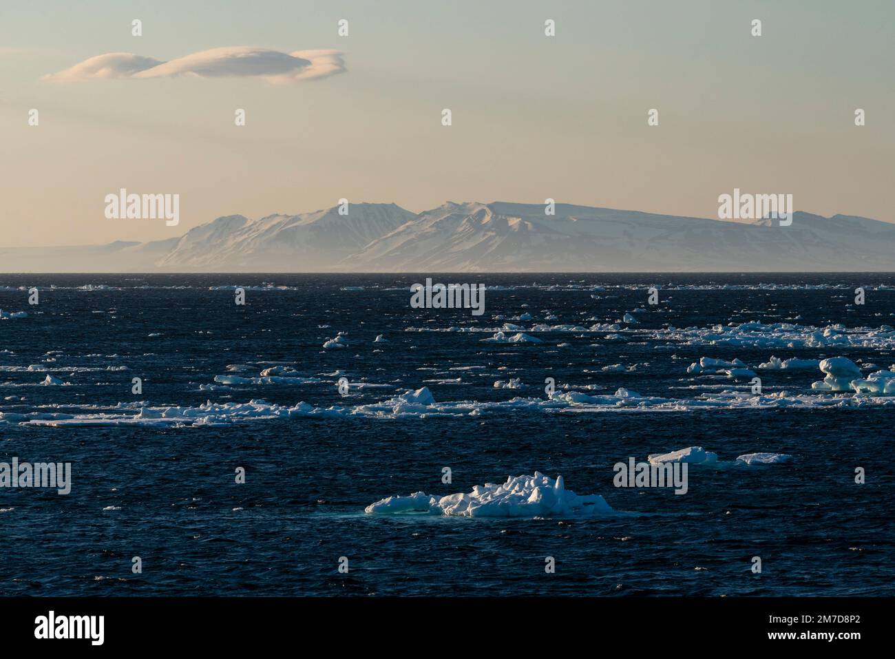 Norway svalbard islands spitzbergen hi-res stock photography and images ...
