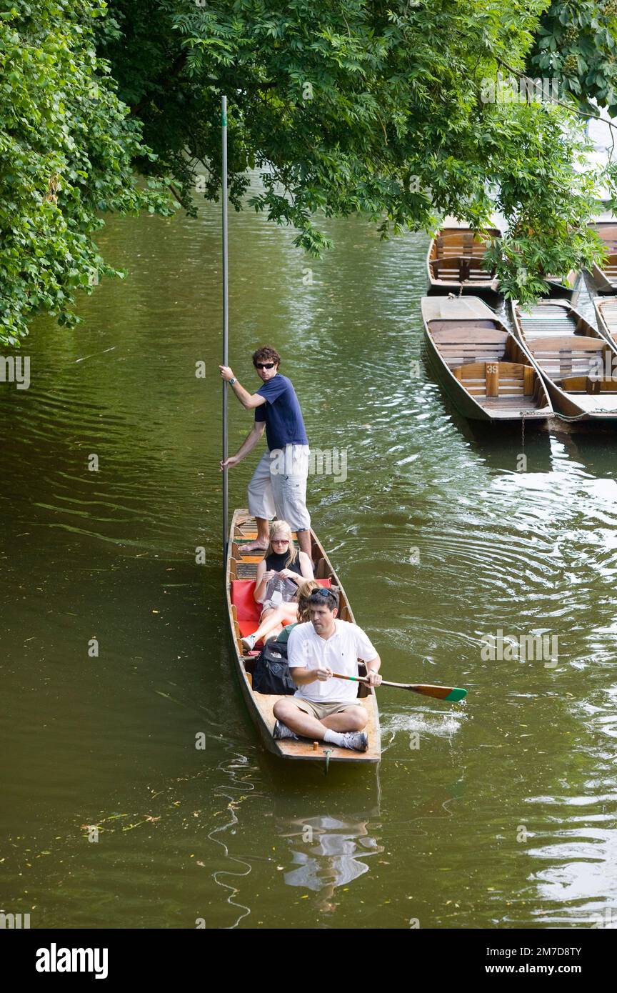Punting on the river Cherwell near Magdalen bridge in the University ...