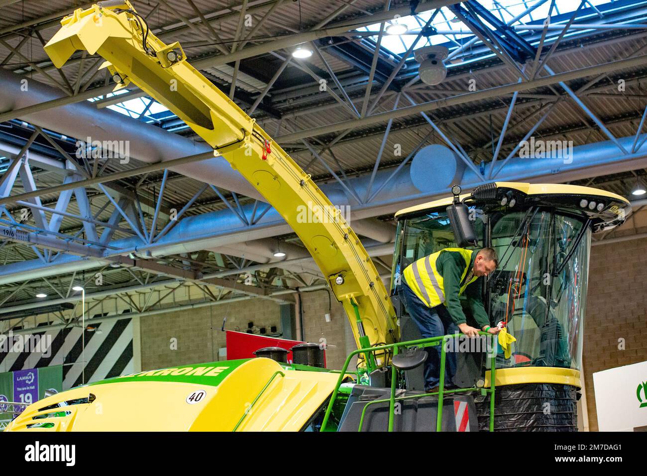 NEC Birmingham, UK. 9th Jan, 2023. Putting the finishing touches to one ...