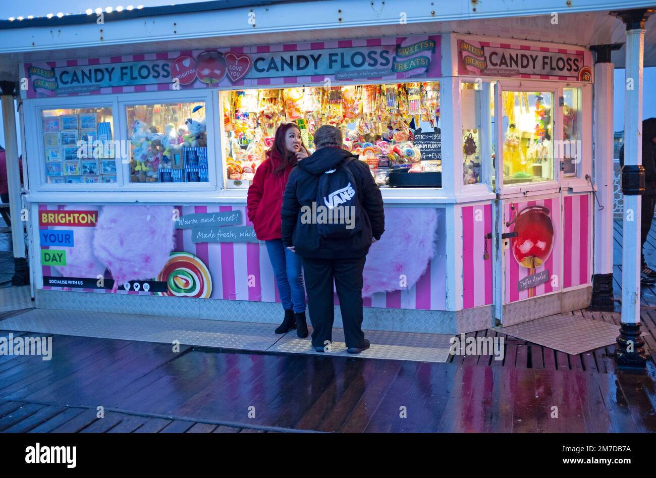 A kiosk selling candy floss on Brighton Pier Stock Photo - Alamy