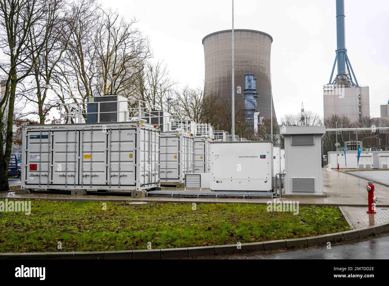 09 January 2023, Lower Saxony, Lingen: The megabattery of the energy ...