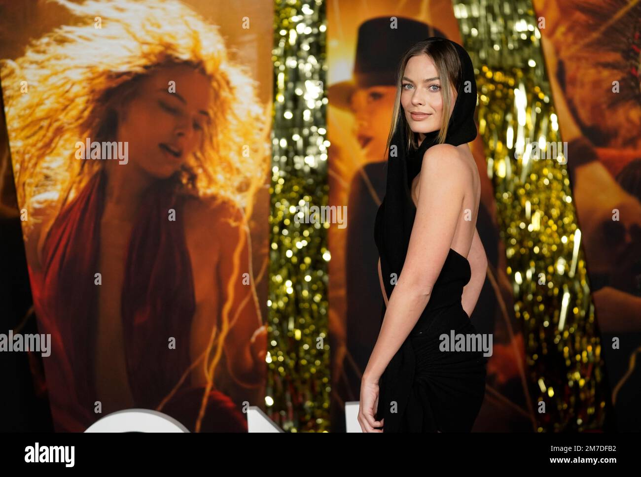 Margot Robbie poses at the premiere of the film "Babylon," Thursday ...