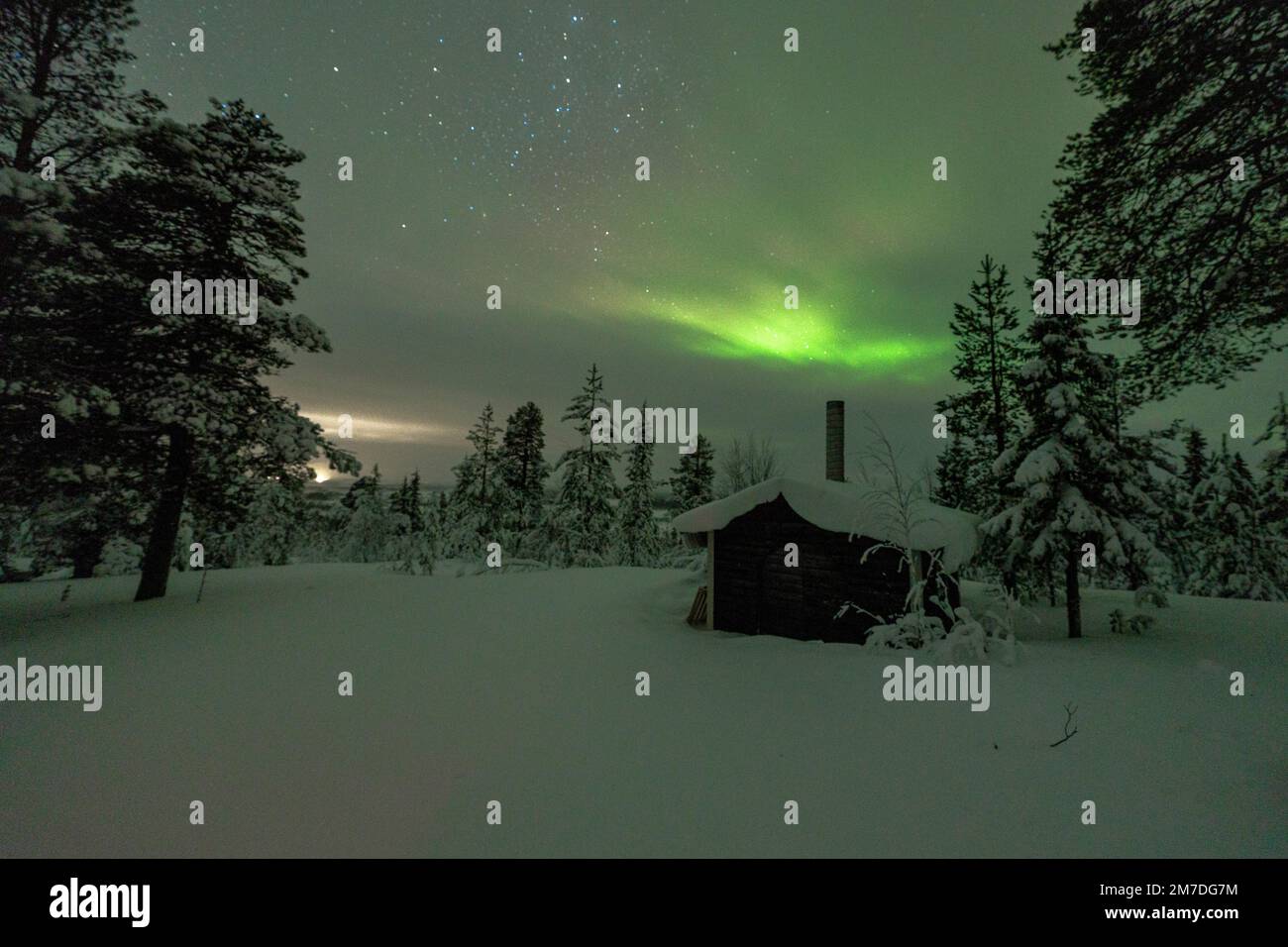 Mountain hut in the snowy forest under the Northern Lights, Kangos ...