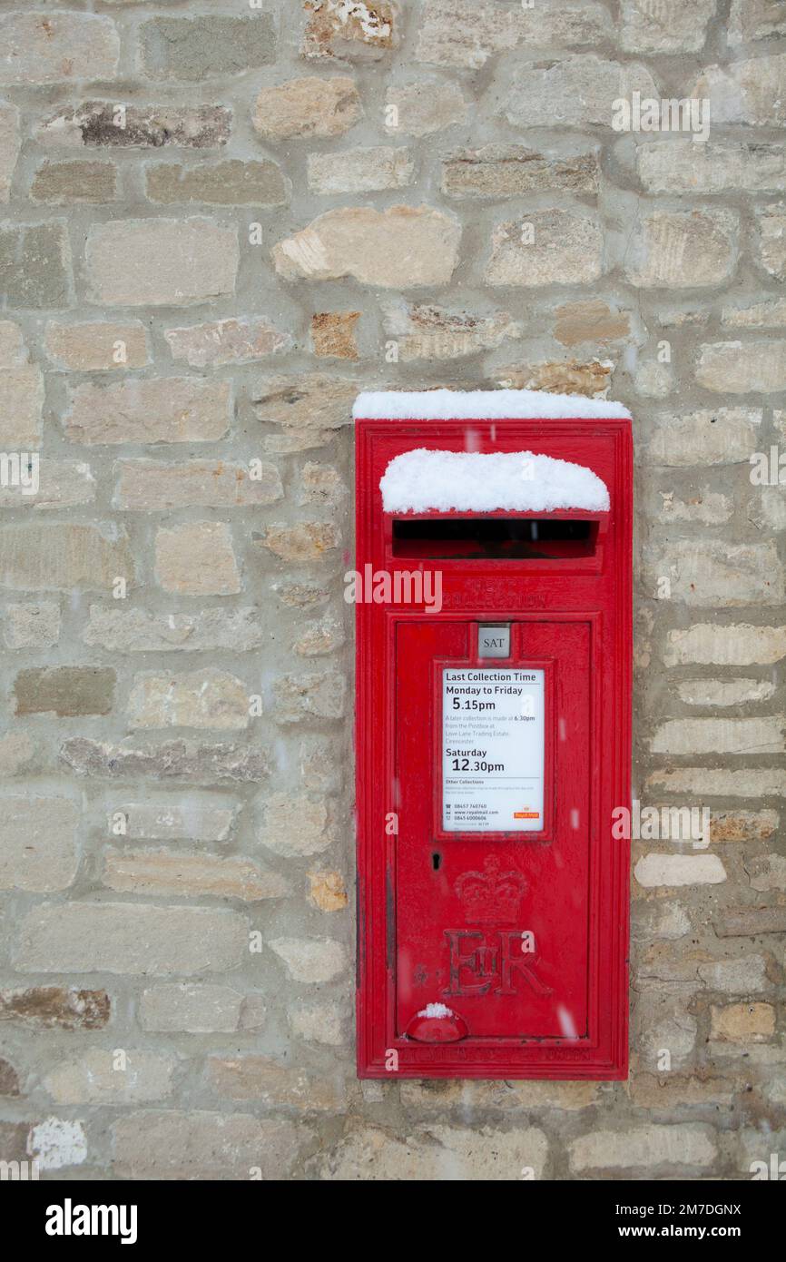 Red post box in snow fall hi-res stock photography and images - Alamy