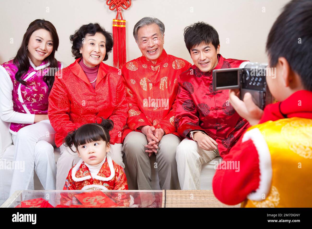 Family life with traditional Chinese style Stock Photo - Alamy