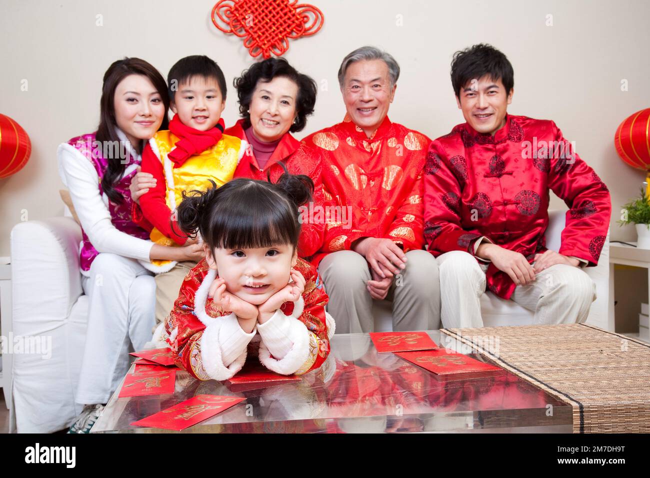 Family life with traditional Chinese style Stock Photo - Alamy