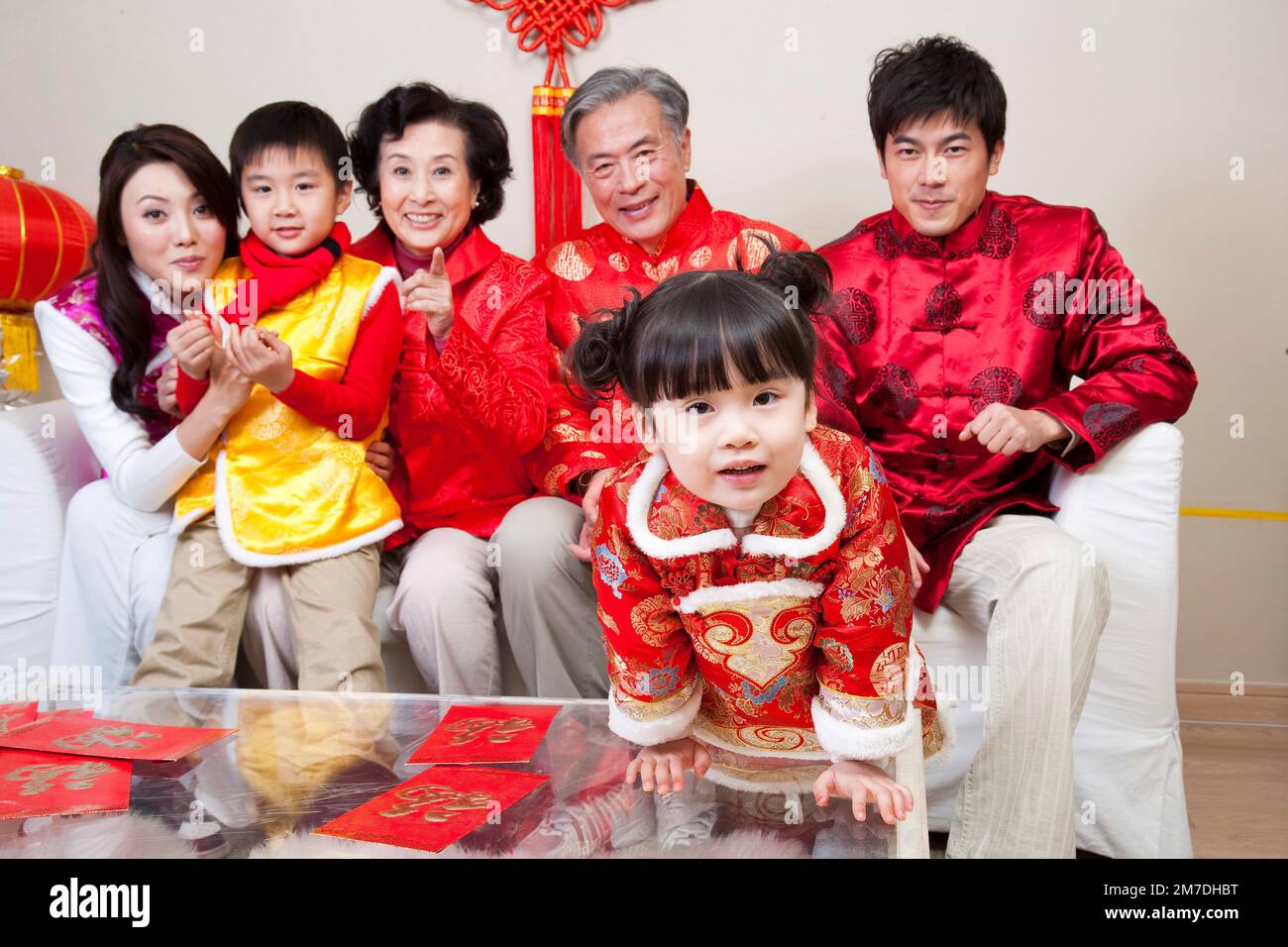 Family life with traditional Chinese style Stock Photo - Alamy