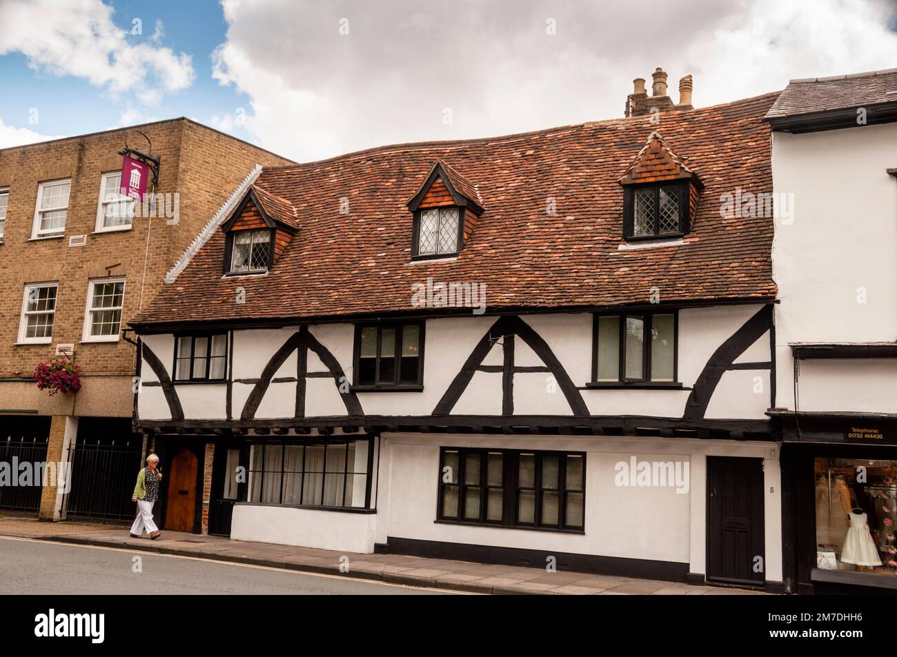 Tudor timber frame house in the cathedral town of Salisbury, England ...