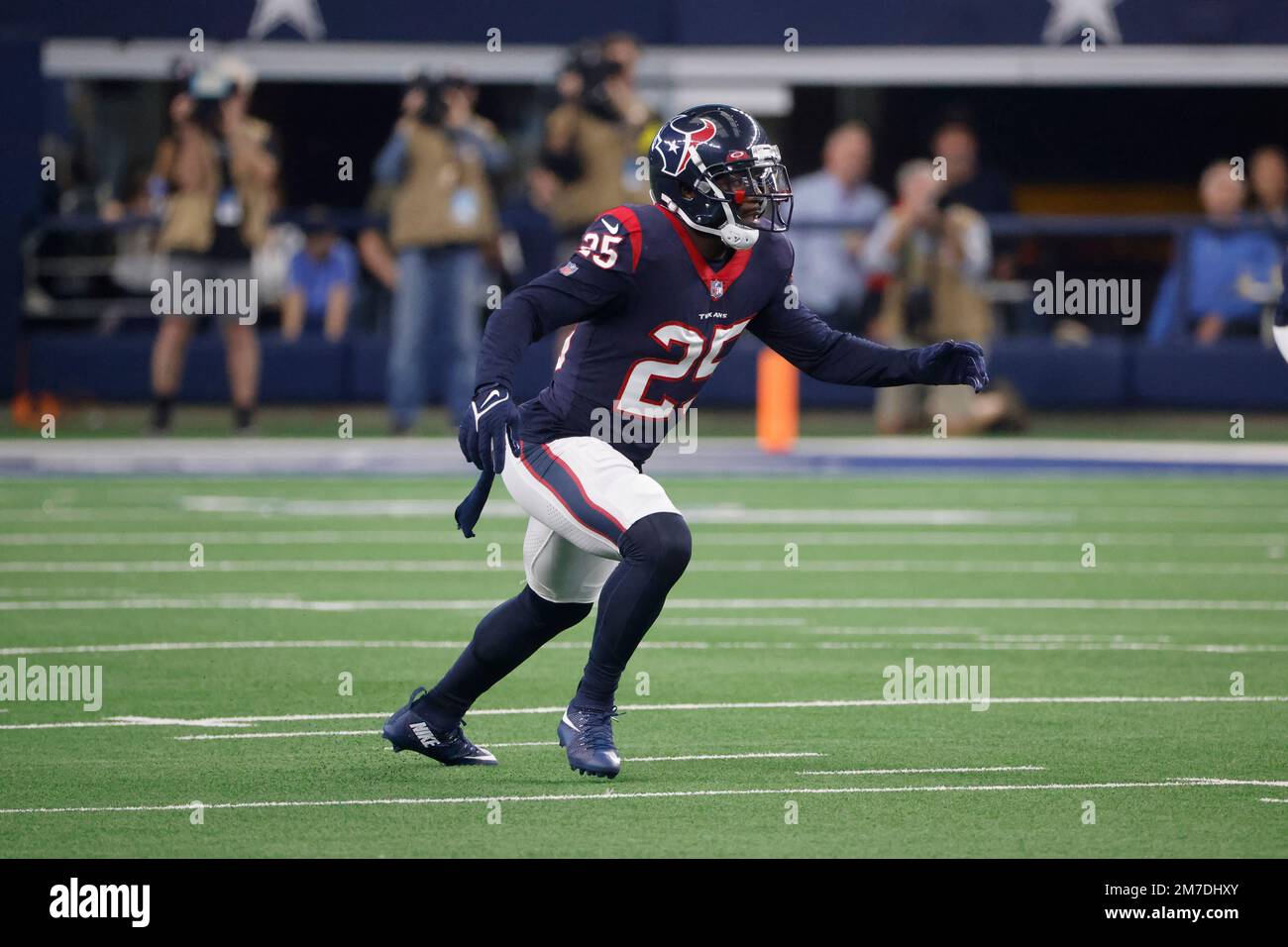 Houston Texans cornerback Desmond King II (25) defends against the ...