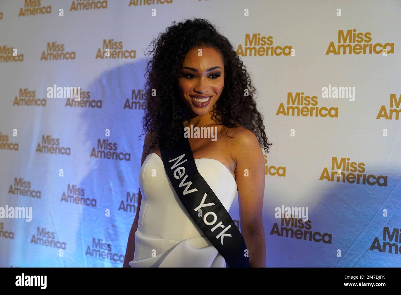 Miss New York 2022 Taryn Delanie Smith pauses on the red carpet during ...