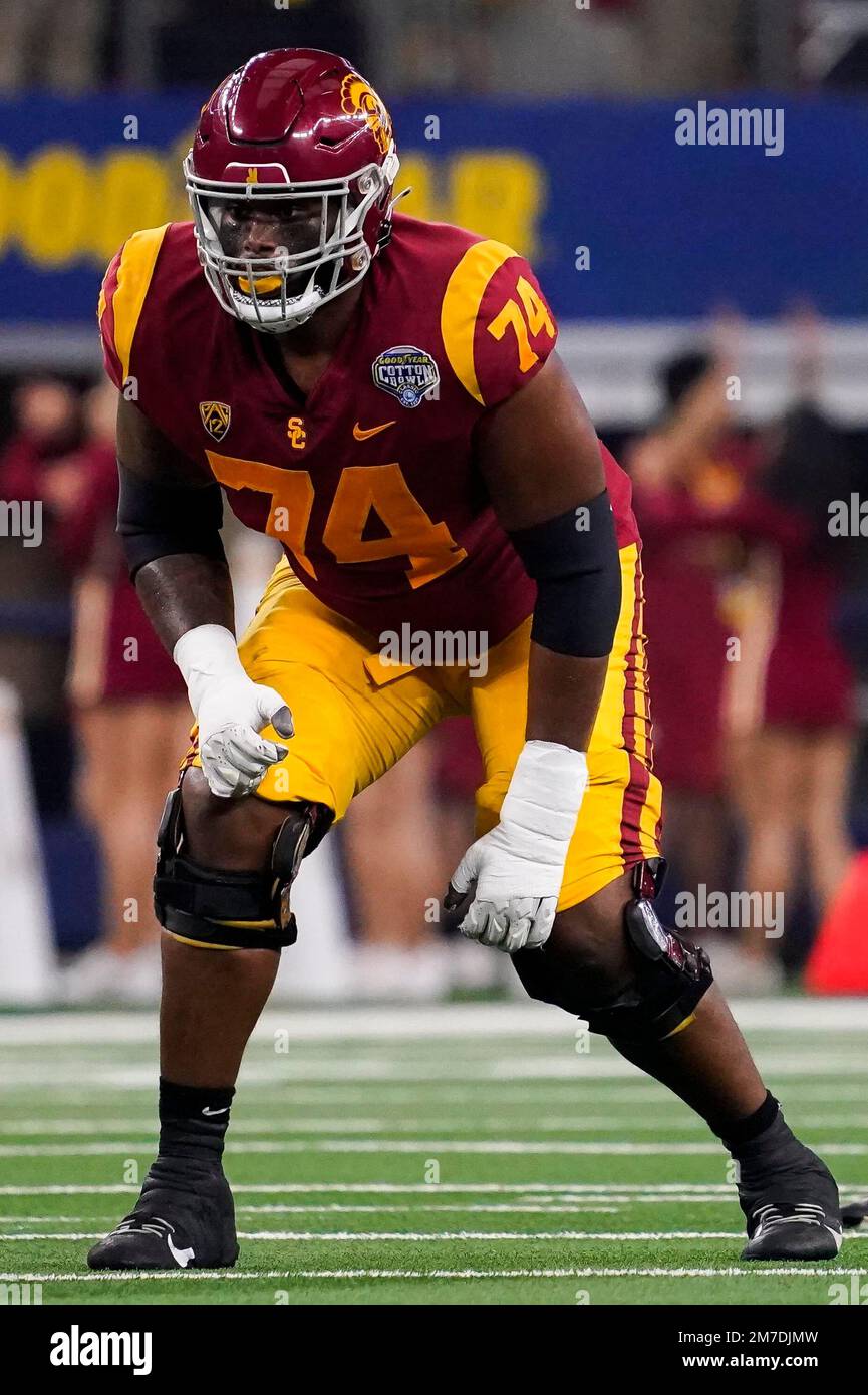 Southern California offensive lineman Courtland Ford (74) waits for ...