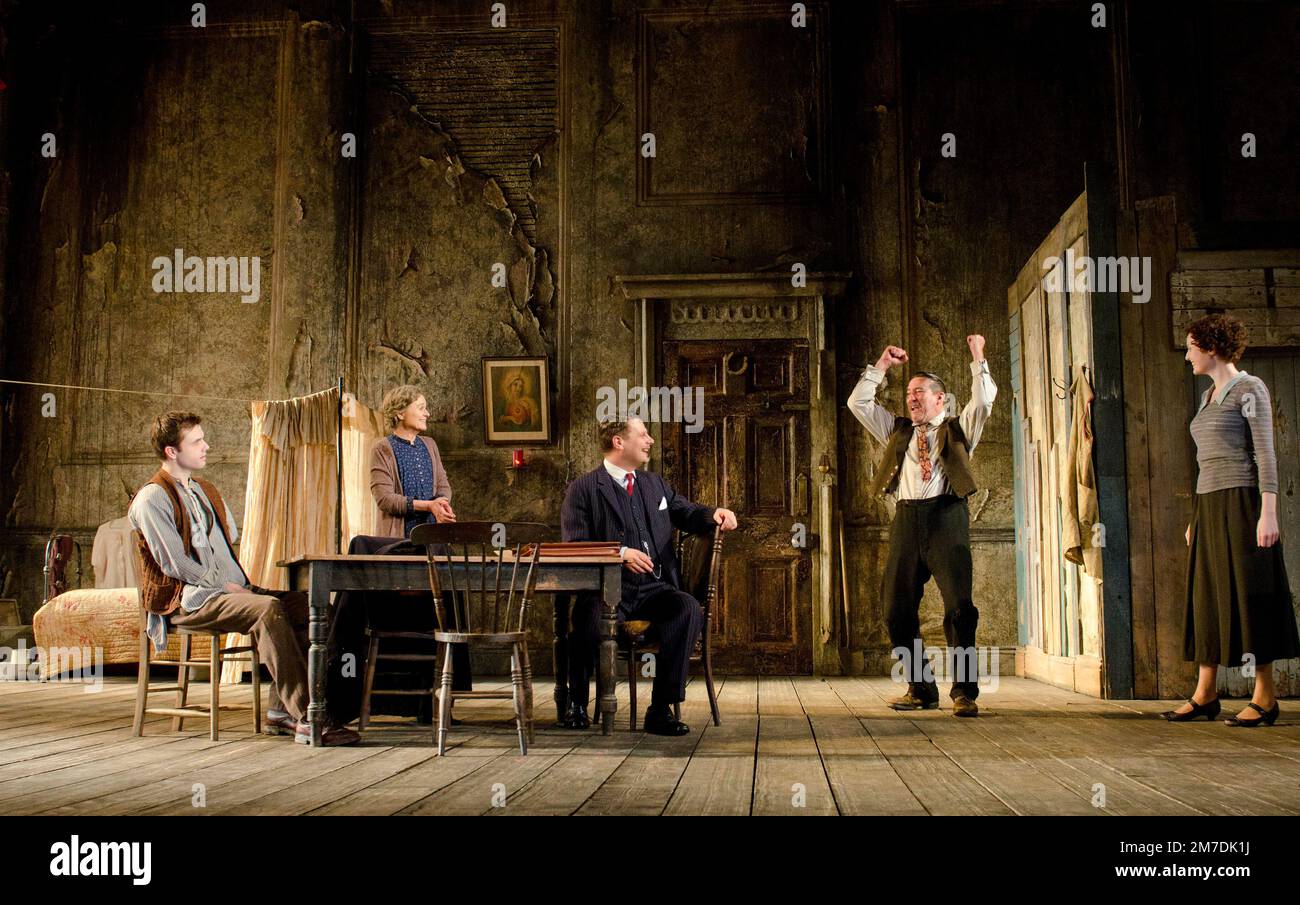 l-r: Ronan Raftery (Johnny Boyle), Sinead Cusack (Juno Boyle), Nick Lee ...