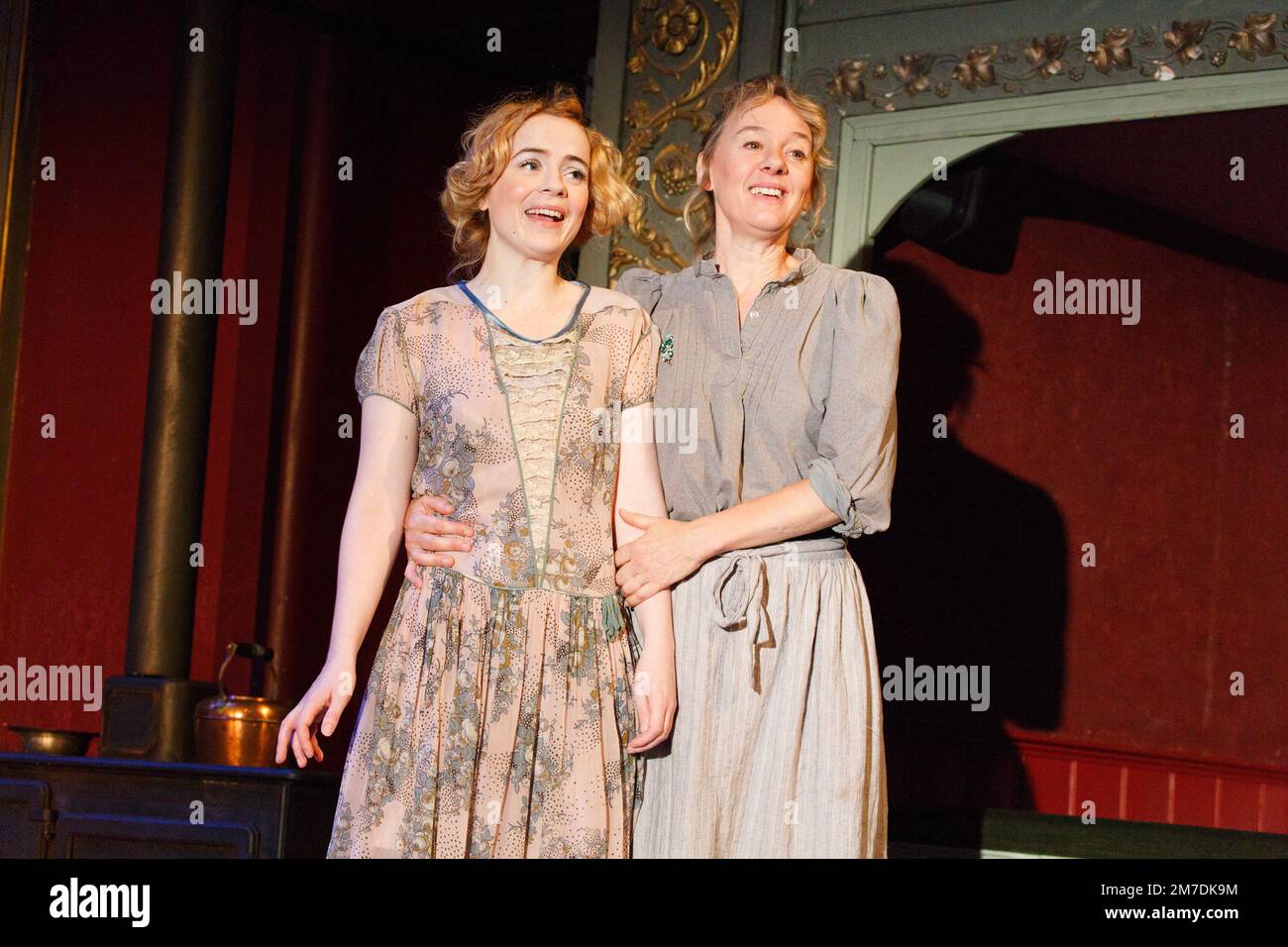 l-r: Maureen O'Connell (Mary Boyle), Niamh Cusack (Juno Boyle) in JUNO ...