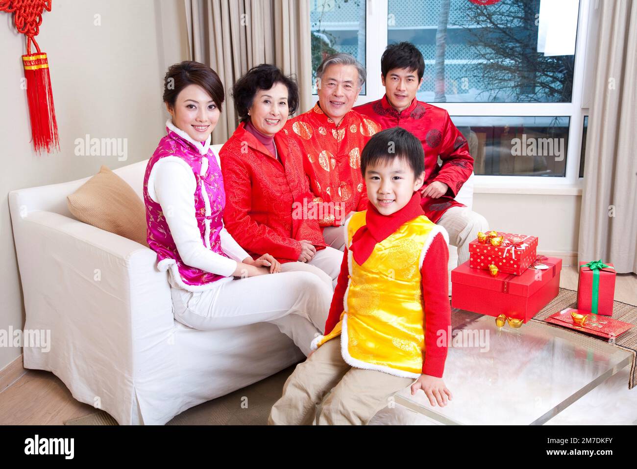 Family life with traditional Chinese style Stock Photo - Alamy