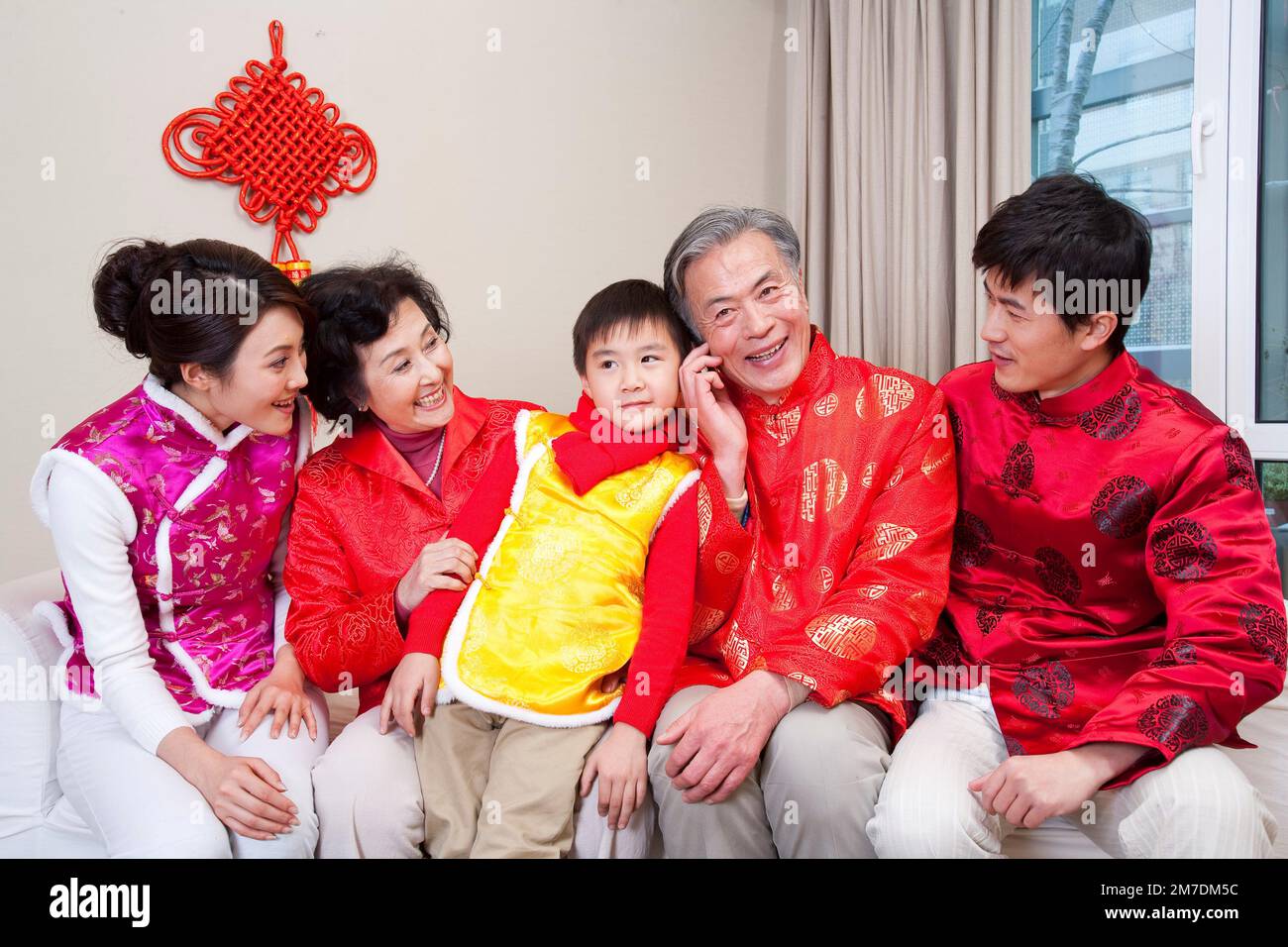 Family life with traditional Chinese style Stock Photo - Alamy