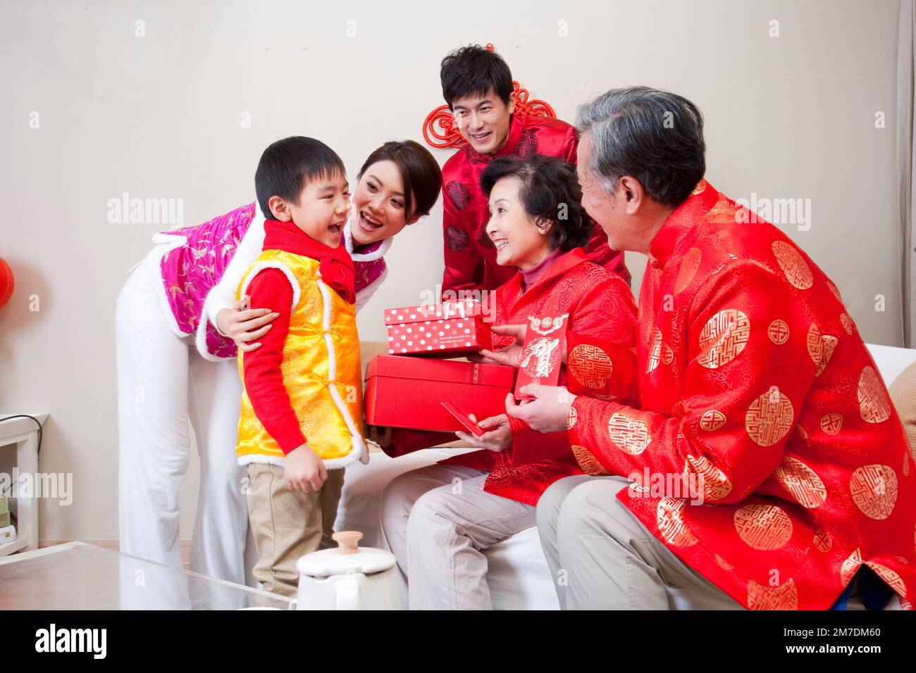 Family life with traditional Chinese style Stock Photo - Alamy