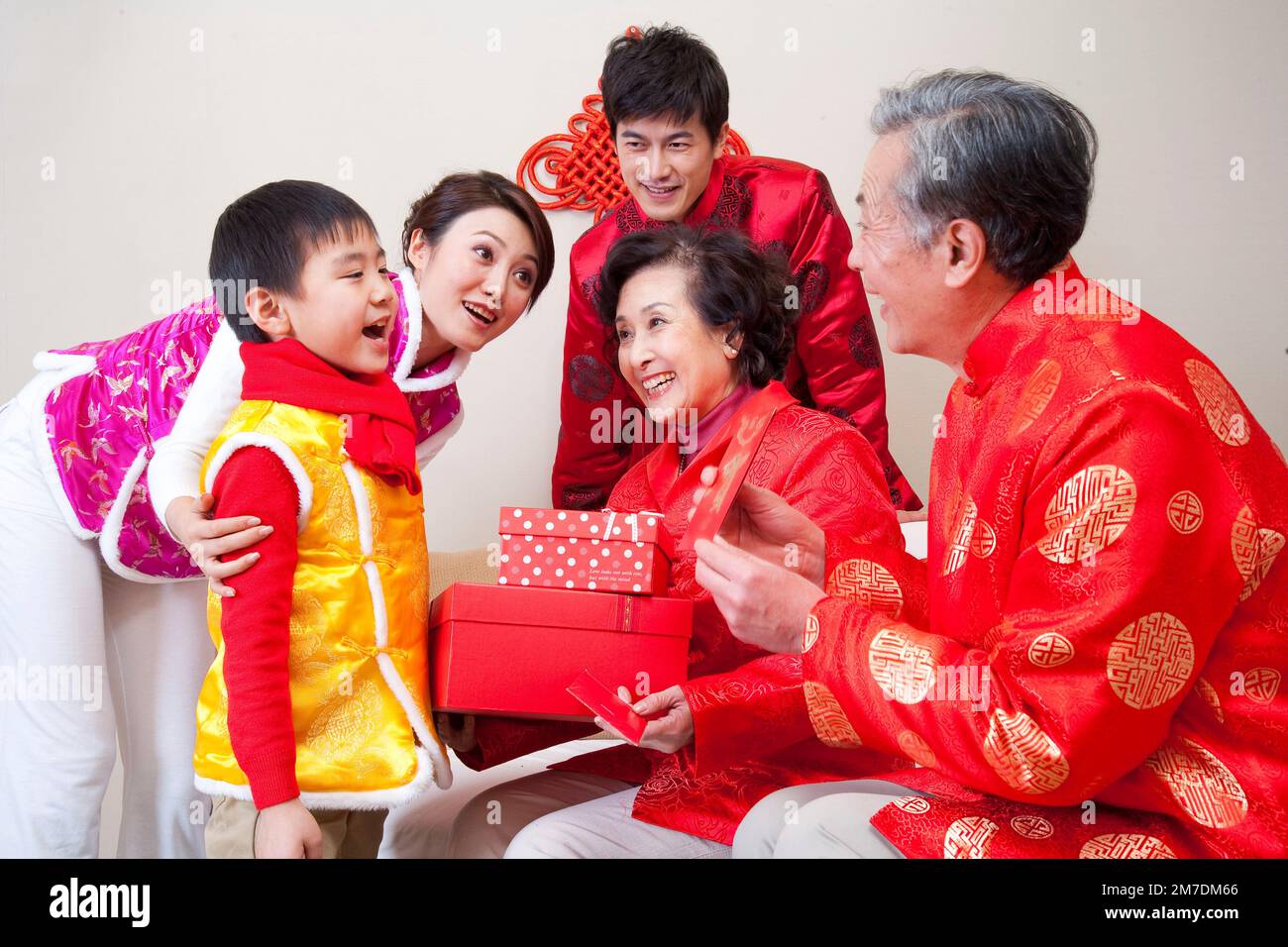 Family life with traditional Chinese style Stock Photo - Alamy