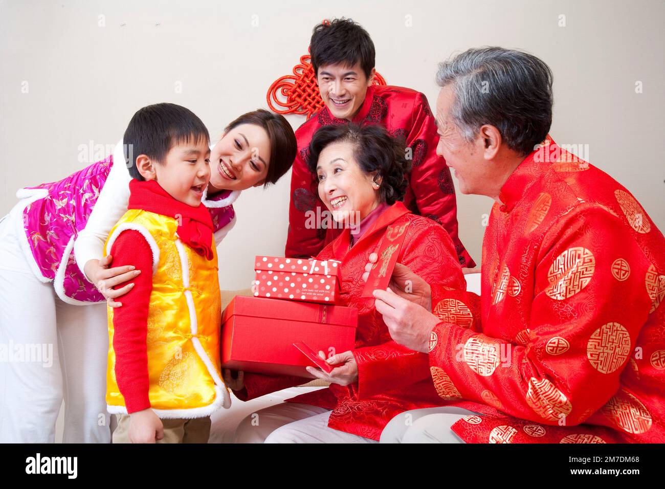 Family life with traditional Chinese style Stock Photo - Alamy