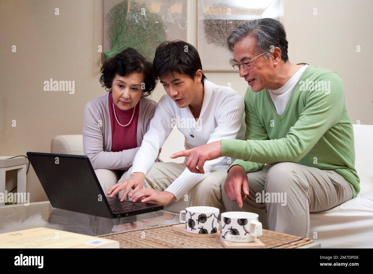 Family life with traditional Chinese style Stock Photo - Alamy