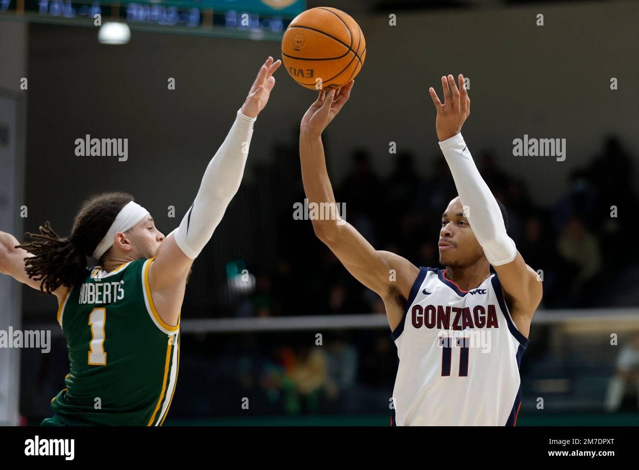 Gonzaga guard Nolan Hickman (11) shoots against San Francisco guard ...