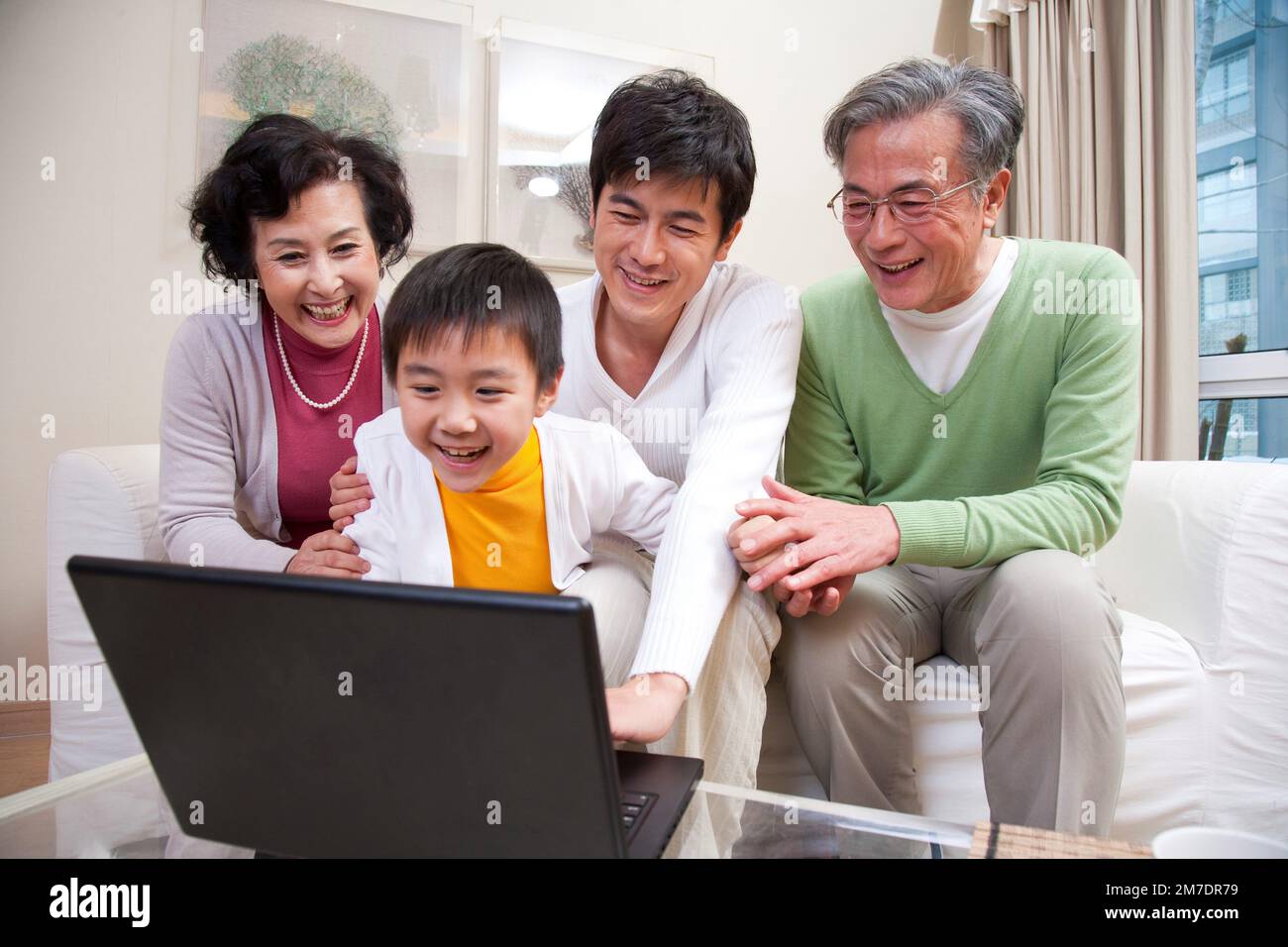 Family life with traditional Chinese style Stock Photo - Alamy