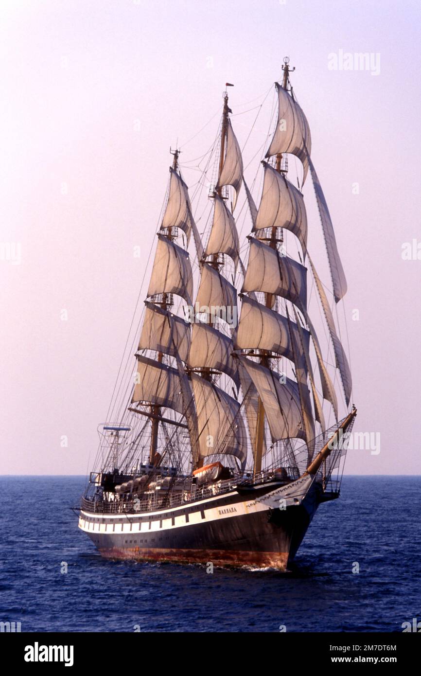 Full rigged three masted hi-res stock photography and images - Alamy