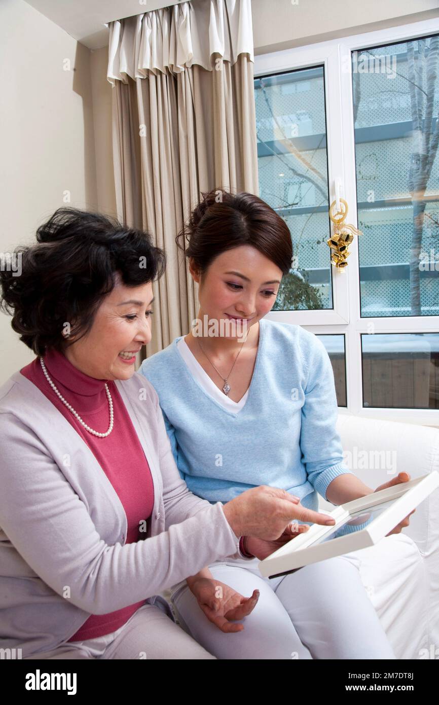 Family life with traditional Chinese style Stock Photo - Alamy