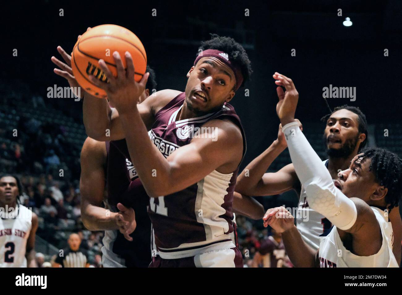 Mississippi State guard Eric Reed Jr. (11) catches a pass during the ...