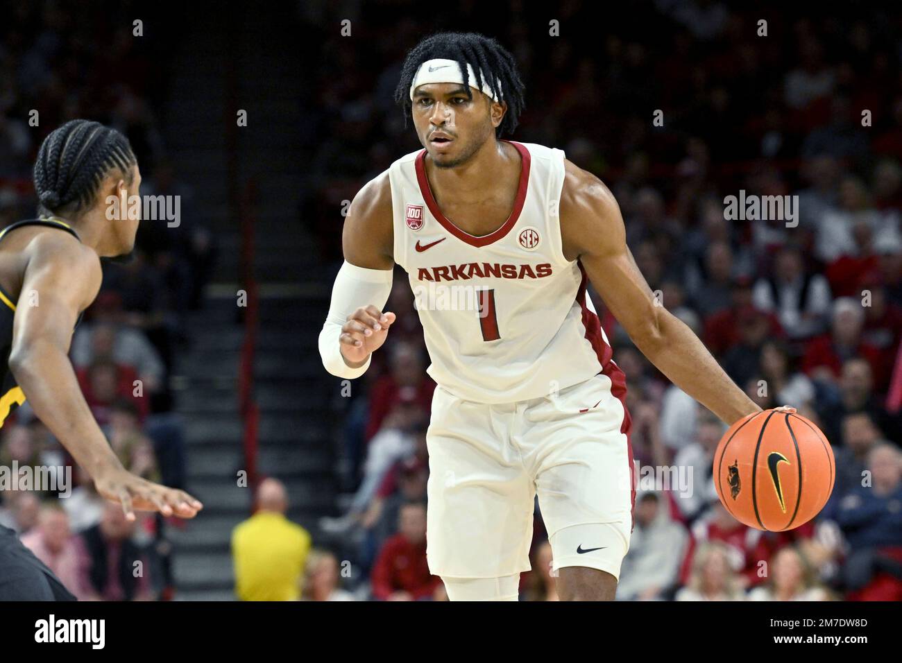 Arkansas guard Ricky Council IV (1) runs a play against Missouri during ...