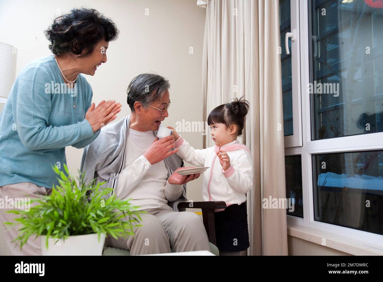 Family life with traditional Chinese style Stock Photo - Alamy