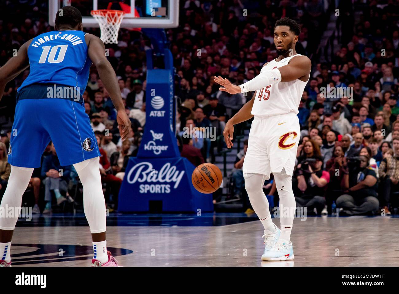 Cleveland Cavaliers guard Donovan Mitchell (45) sets up the offense ...