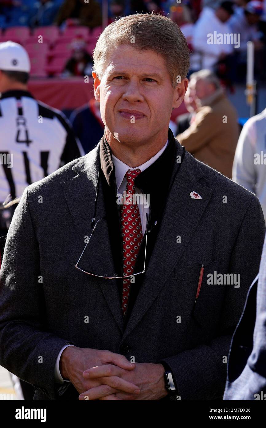 Kansas City Chiefs owner Clark Hunt talks with Denver Broncos owners ...