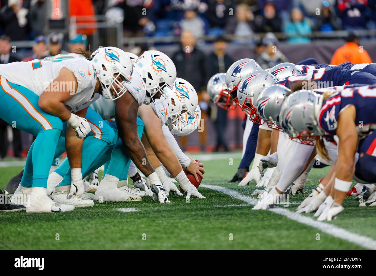 Miami Dolphins guard Connor Williams (58) prepares to hike the ball at ...