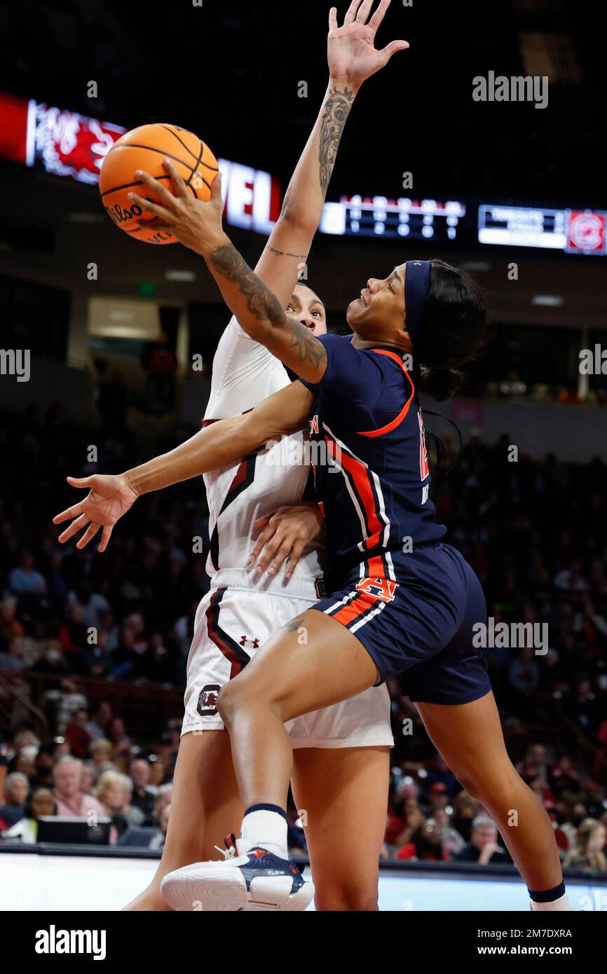 Auburn guard Mar'shaun Bostic, right, drives to the basket against ...