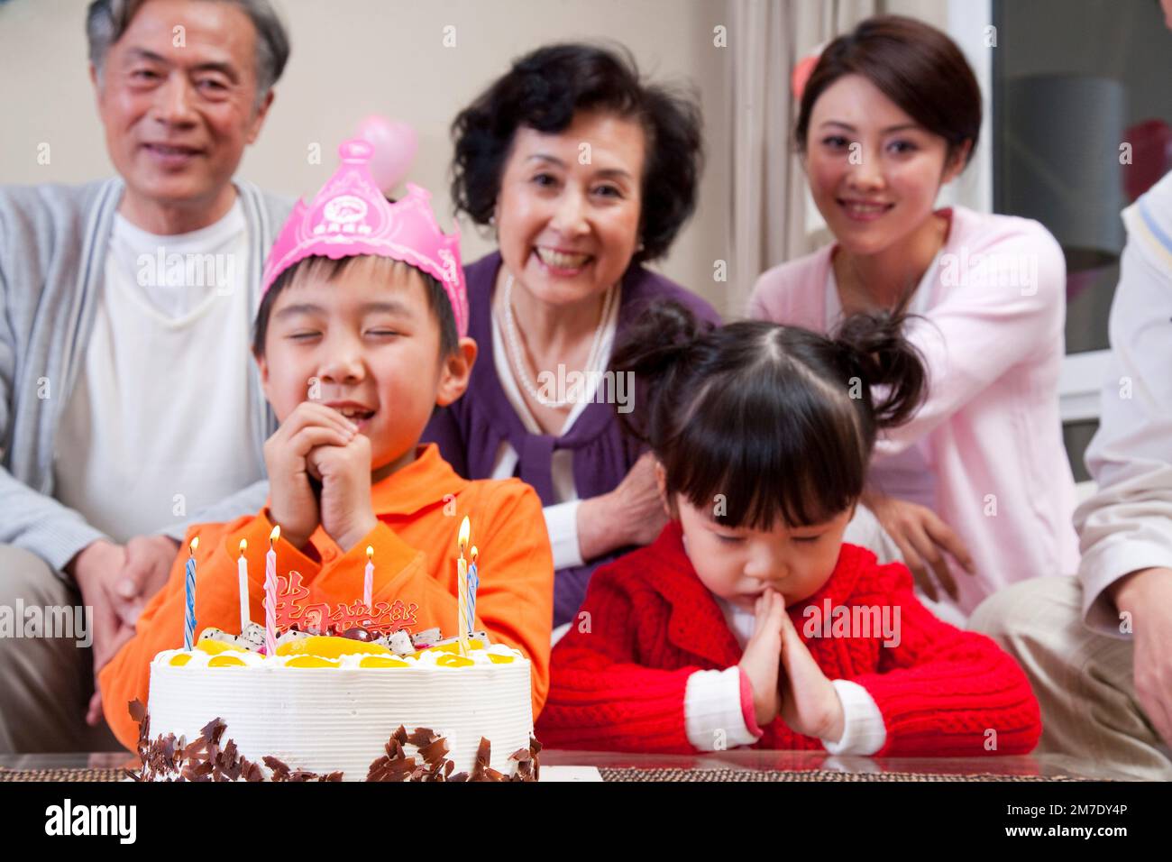 Family life with traditional Chinese style Stock Photo - Alamy