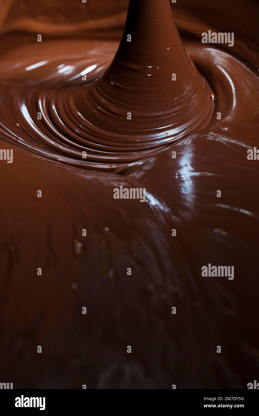 Close up dripping liquid chocolate hi-res stock photography and images ...
