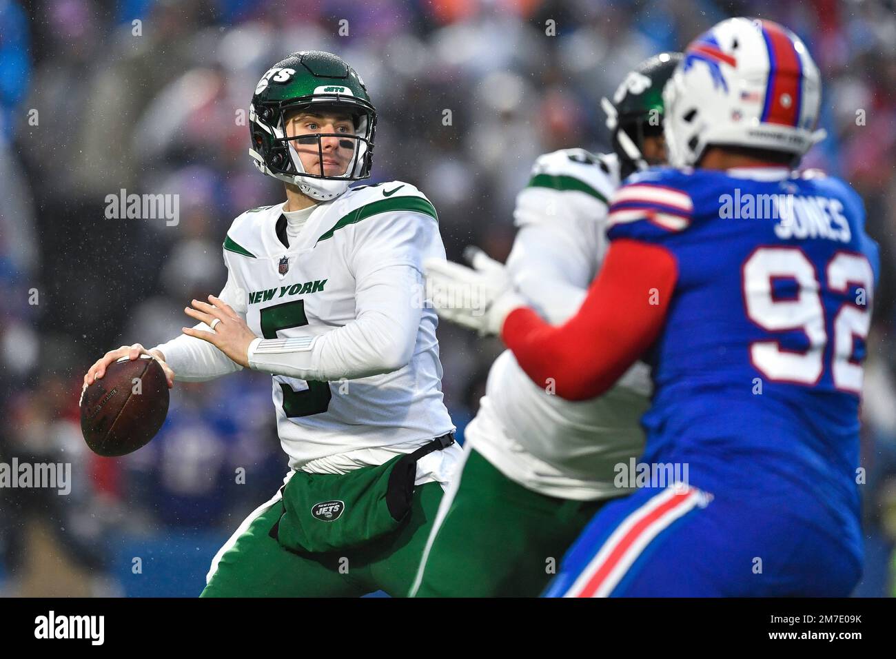 New York Jets quarterback Mike White (5) looks to pass during the first ...