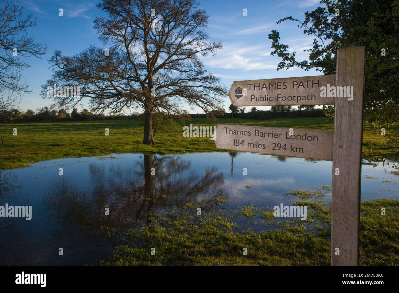 Thames head cotswold hi-res stock photography and images - Alamy