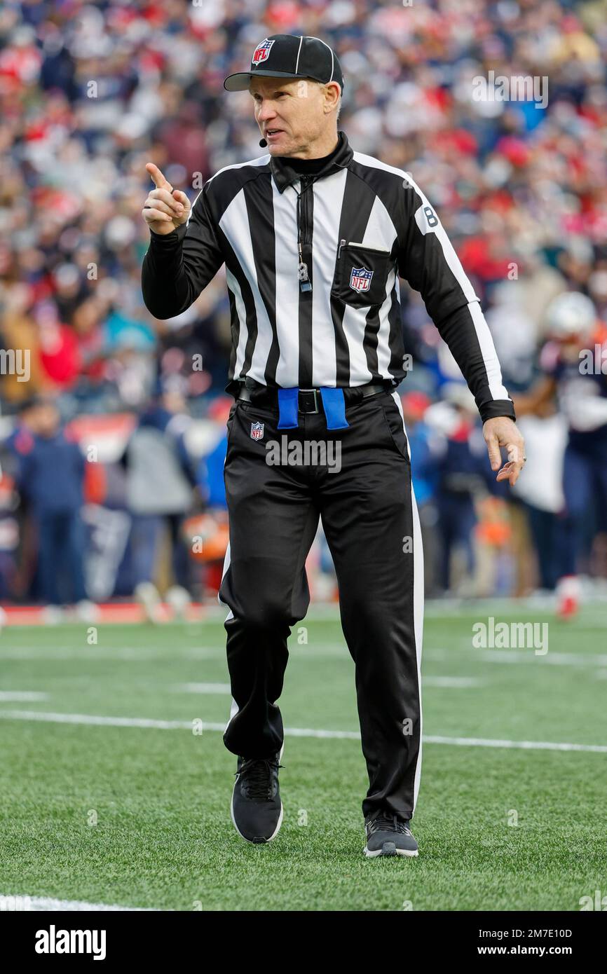 NFL line judge Daniel Gallagher (85) officiates during the second half ...
