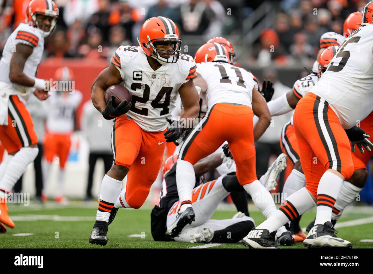 Cleveland Browns running back Nick Chubb (24) runs during an NFL ...