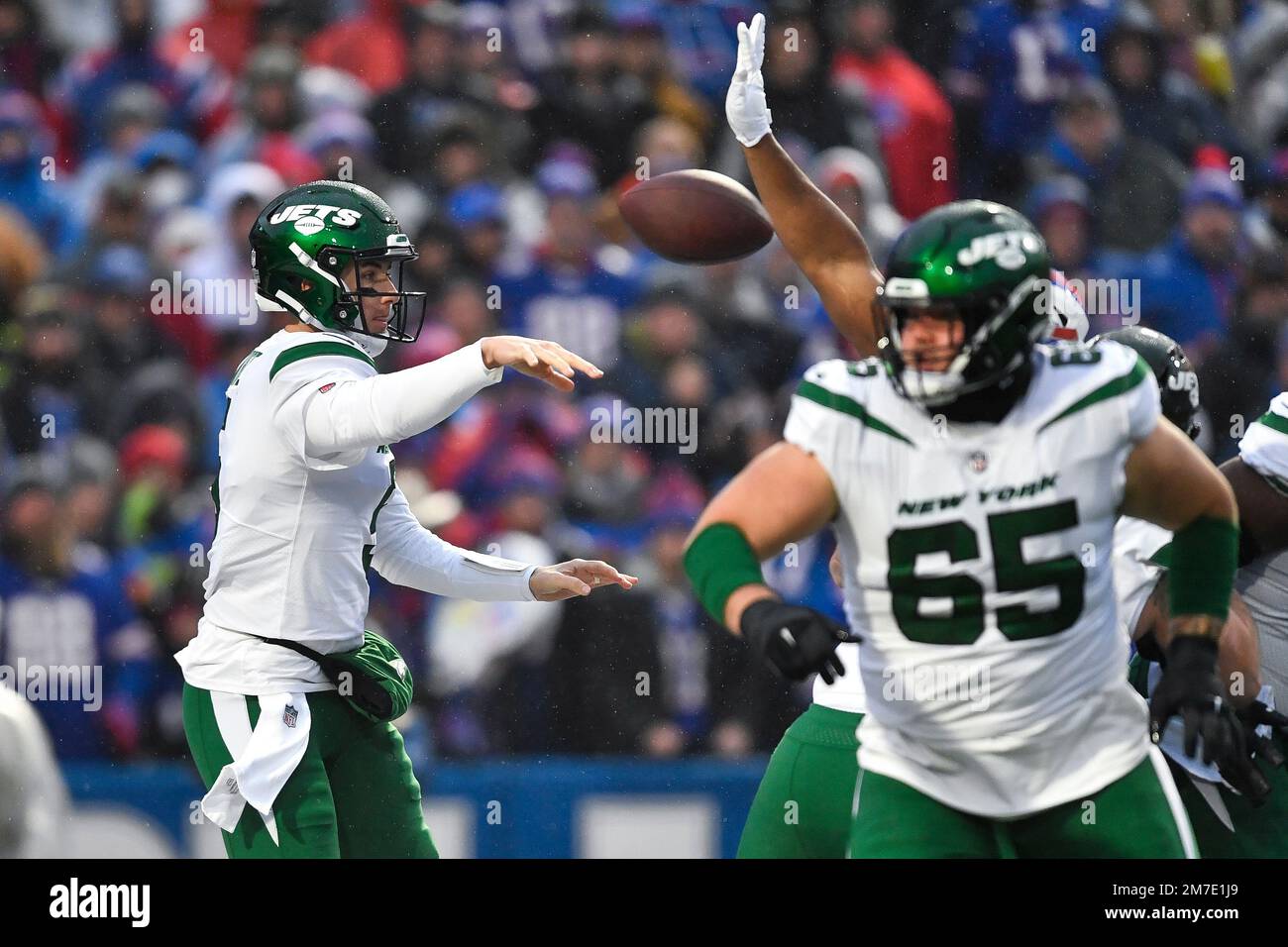 New York Jets quarterback Mike White (5) throws a pass during the first ...