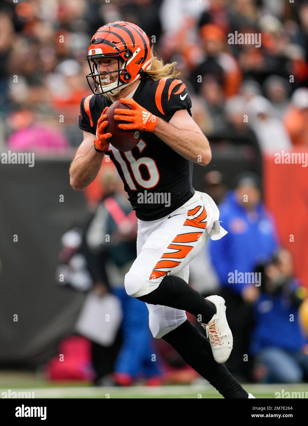 Cincinnati Bengals wide receiver Trenton Irwin (16) makes a catch for a ...