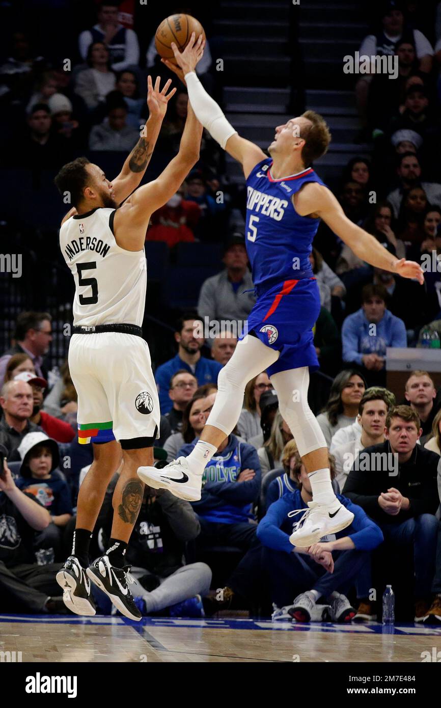 Los Angeles Clippers guard Luke Kennard, right, blocks a shot by ...