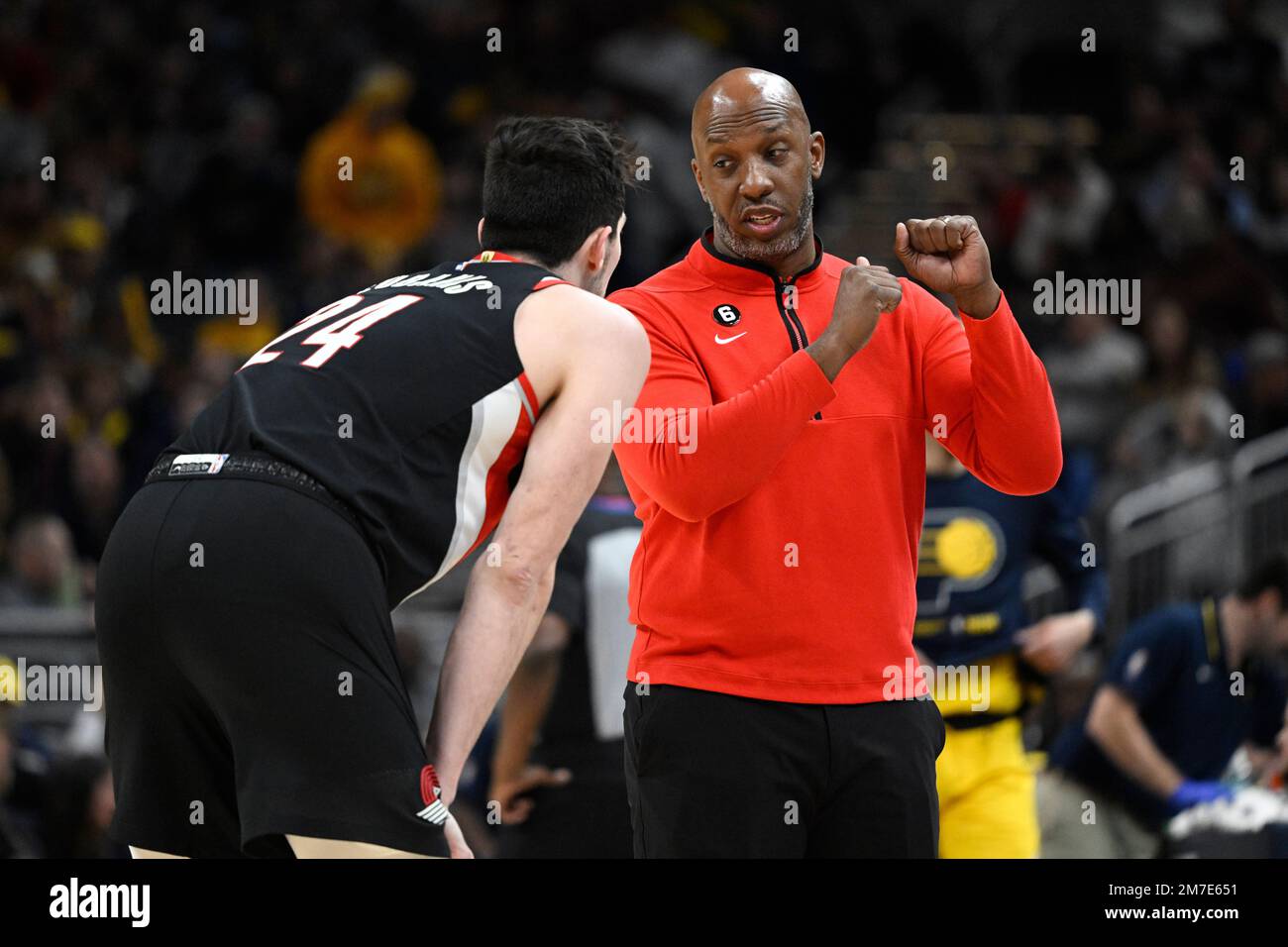 Portland Trail Blazers head coach Chauncey Billups, right, talks with ...