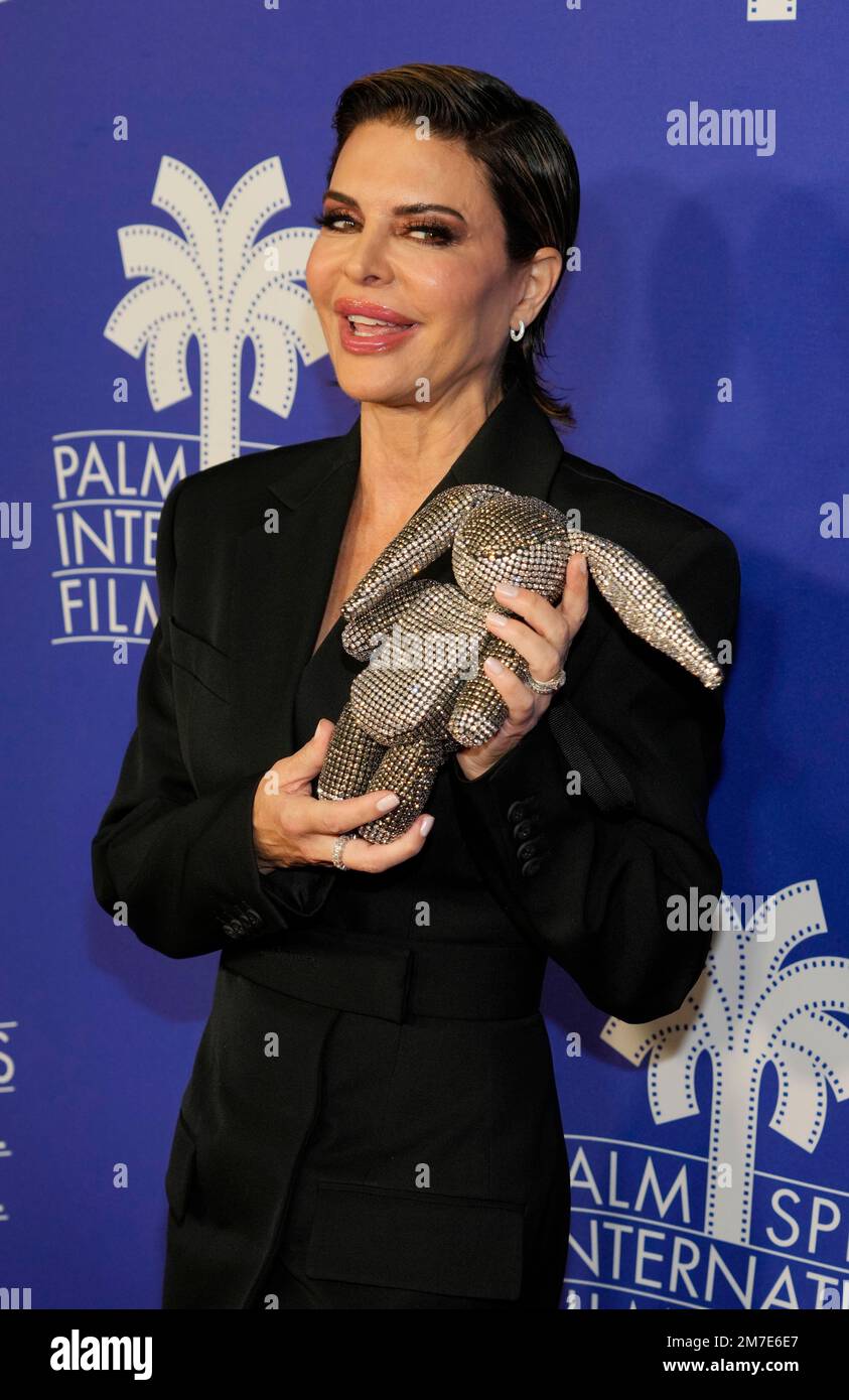 Lisa Ring poses at the premiere of the film "80 for Brady" at the Palm ...